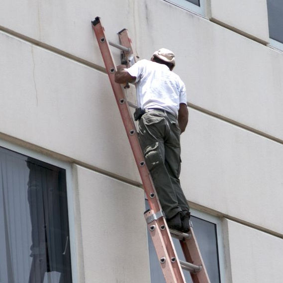 fixed ladder side step clearances